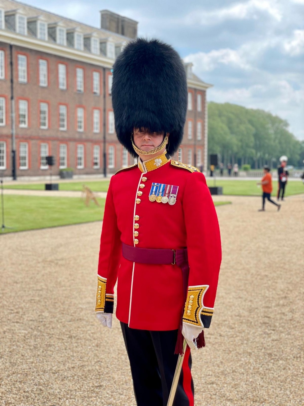Real Lives - Band of the Irish Guards - The Household Division ...